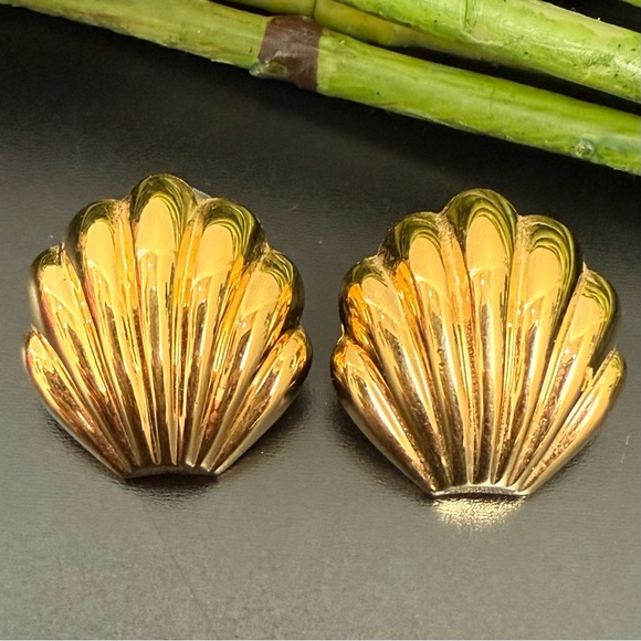 Monet | Jewelry | Vintage Monet Goldtone Shell Seashell Pierced ...